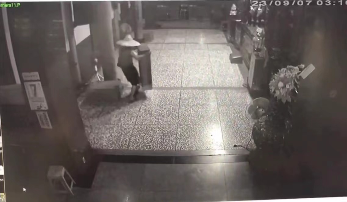 【記者譚杰、趙奇濤壯圍採訪報導】日前，壯圍鄉某處宮廟遭人入侵並將裝有三萬多元的功德箱整箱偷走，警方立即成立專案小組偵辦，六小時內將42歲的楊