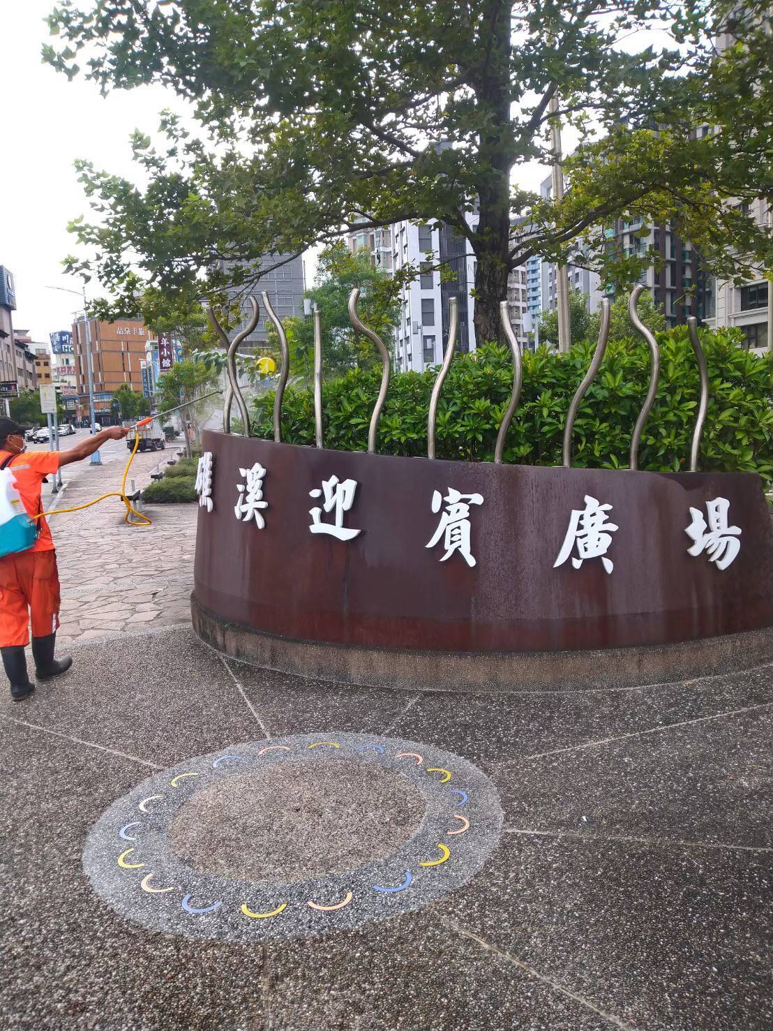【記者趙奇濤 譚杰宜蘭報導】因應疫情升溫，為確保民眾在春節前後出入安全，林姿妙縣長今天20）要求環保局針對縣內各戶外人潮聚集地點，如風景區