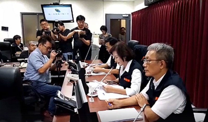 【記者趙奇濤／宜蘭報導】 強烈颱風利奇馬來襲，加上發生六級地震，宜蘭縣今天清晨成立一級災害應變中心，指揮官林姿妙縣長並於8日上午8 時主持第一