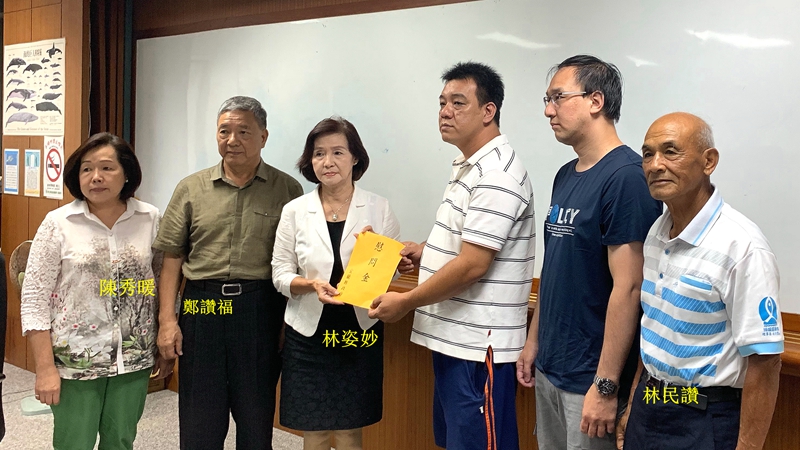 【記者譚杰、趙奇濤／頭城報導】 宜蘭縣頭城籍漁船「全億財一號」失蹤，風風前發現漁船斷為兩截，颱風後船骸水找不到了，縣長林姿妙和頭城區漁會理事長