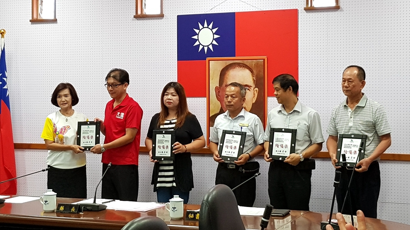 【記者趙奇濤／宜蘭報導】 宜蘭縣長年推展休閒農業，獲得行政院農業委員會公開表揚，宜蘭縣有七個區獲獎，林姿妙縣長今30日再頒發獎座鼓勵